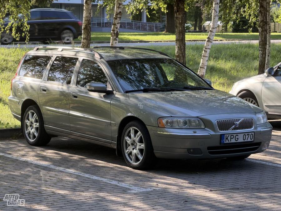 Volvo V70 2007 Panevēža, ar dzinēja tilpumu 2.40 L un nobraukumu 293 tūkst. km par 1500 €, foto 4 vietnē AUTOMOTO.COM.LV