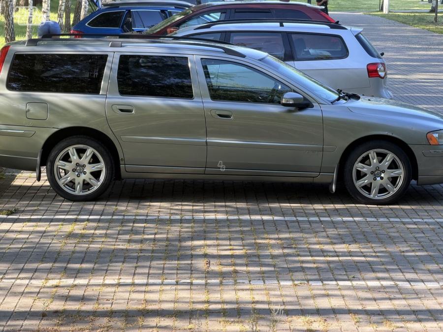 Volvo V70 2007 Panevēža, ar dzinēja tilpumu 2.40 L un nobraukumu 293 tūkst. km par 1500 €, foto 5 vietnē AUTOMOTO.COM.LV