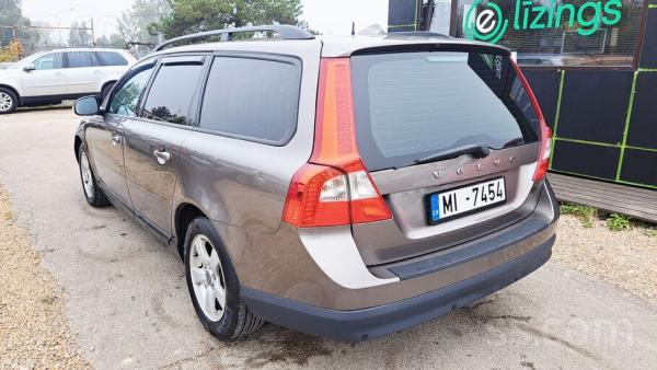 Volvo V70 2007 RÄ«ga vietnÄ Volvo V70 2007 RÄ«ga, ar dzinÄja tilpumu 2.40 L un nobraukumu 335 tÅ«kst. km par 2900 ā¬, foto 5 vietnÄ AUTOMOTO.COM.LV