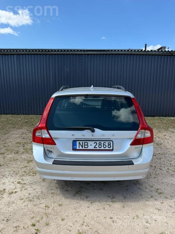 Volvo V70 2008 in Jelgava, with an engine capacity of 2.00 L and mileage of 195 thousand km for 2900 €, photo 5 on AUTOMOTO.COM.LV