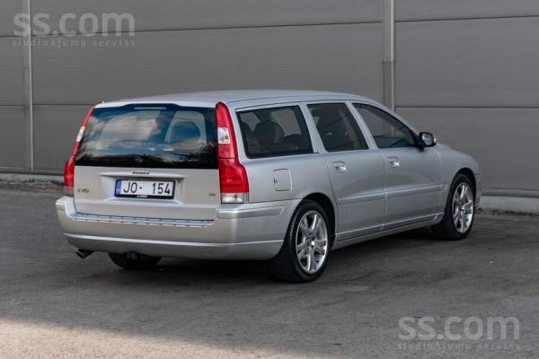 Volvo V70 2008 in Riga, with an engine capacity of 2.40 L and mileage of 0 thousand km for 3500 €, photo 4 on AUTOMOTO.COM.LV