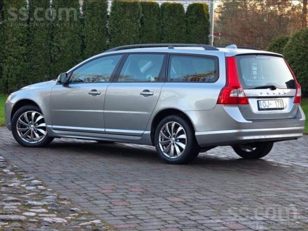 Volvo V70 2008 in Riga, with an engine capacity of 2.40 L and mileage of 0 thousand km for 4650 €, photo 3 on AUTOMOTO.COM.LV