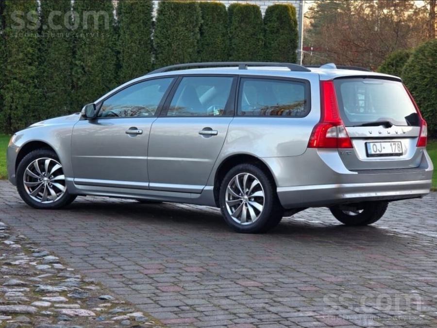Volvo V70 2008 in Riga, with an engine capacity of 2.40 L and mileage of 0 thousand km for 4650 €, photo 3 on AUTOMOTO.COM.LV