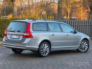 Volvo V70 2008 in Riga, with an engine capacity of 2.40 L and mileage of 0 thousand km for 4650 €, photo 5 on AUTOMOTO.COM.LV