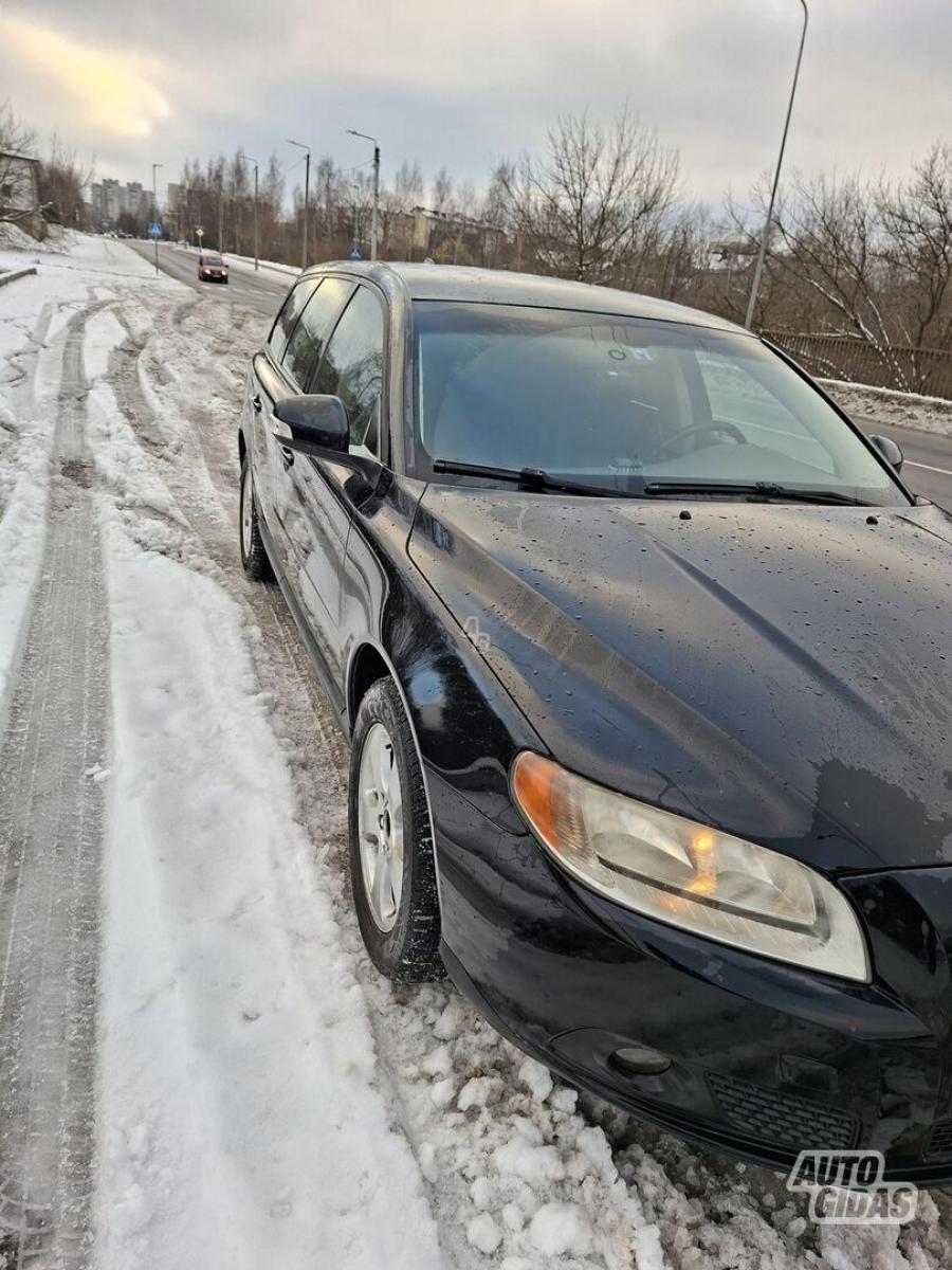 Volvo V70 2008 in Vilnius, with an engine capacity of 2.40 L and mileage of 331 thousand km for 3300 €, photo 2 on AUTOMOTO.COM.LV
