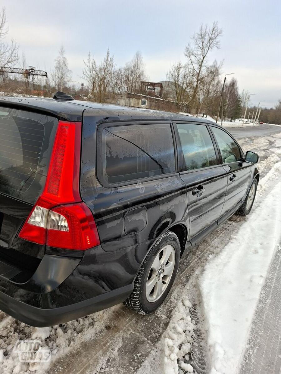 Volvo V70 2008 in Vilnius, with an engine capacity of 2.40 L and mileage of 331 thousand km for 3300 €, photo 3 on AUTOMOTO.COM.LV