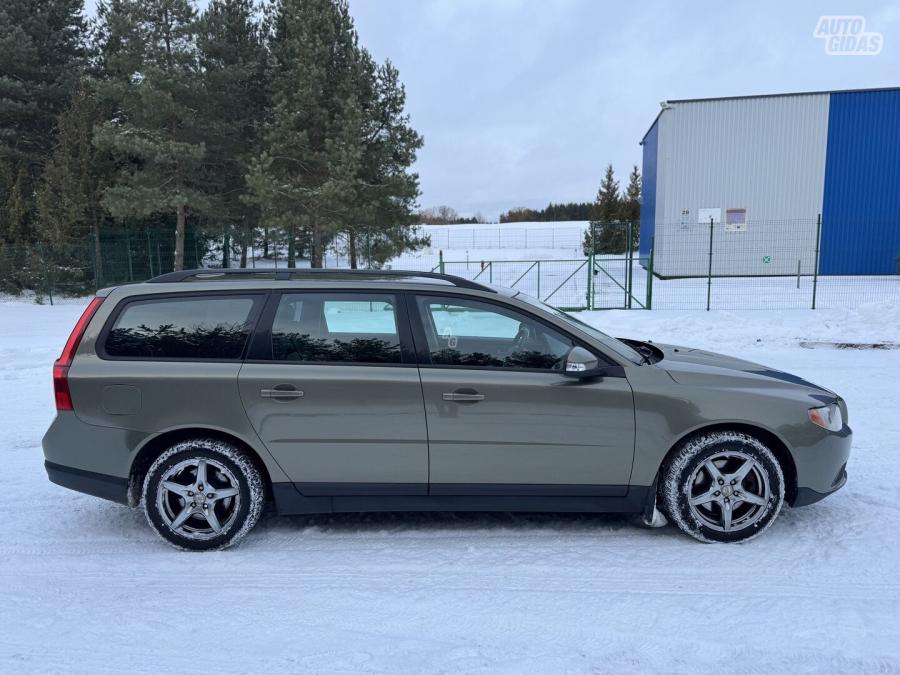 Volvo V70 2008 in Siauliai, with an engine capacity of 2.00 L and mileage of 304 thousand km for 2750 €, photo 3 on AUTOMOTO.COM.LV
