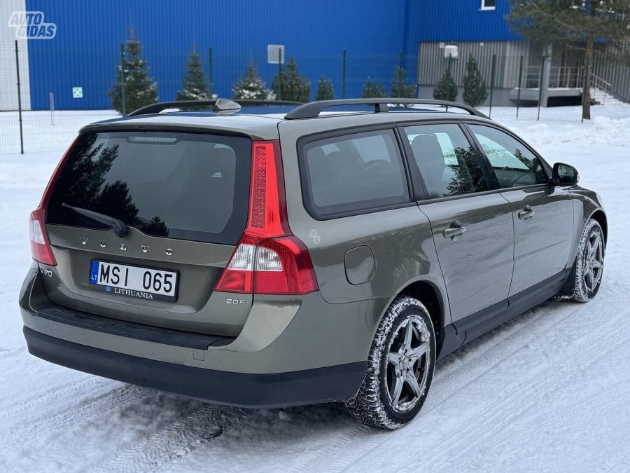 Volvo V70 2008 in Siauliai, with an engine capacity of 2.00 L and mileage of 304 thousand km for 2750 €, photo 4 on AUTOMOTO.COM.LV