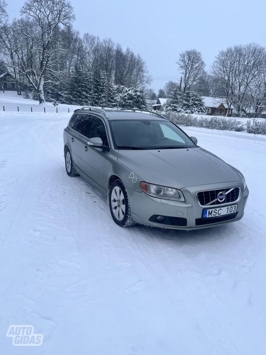 Volvo V70 2008 in Vilnius, with an engine capacity of 3.20 L and mileage of 446 thousand km for 2700 €, photo 1 on AUTOMOTO.COM.LV
