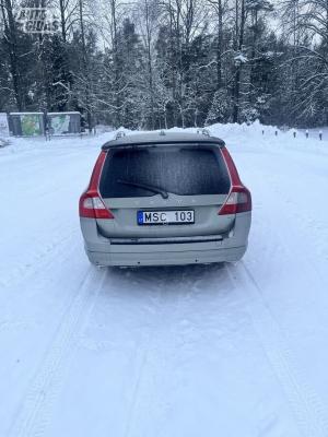 Volvo V70 2008 in Vilnius, with an engine capacity of 3.20 L and mileage of 446 thousand km for 2700 €, photo 4 on AUTOMOTO.COM.LV