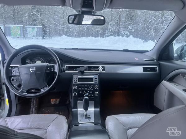 Volvo V70 2008 Viļņa, ar dzinēja tilpumu 3.20 L un nobraukumu 446 tūkst. km par 2700 €, foto 6 vietnē AUTOMOTO.COM.LV