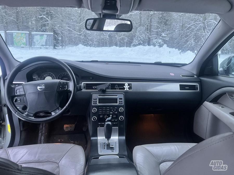 Volvo V70 2008 in Vilnius, with an engine capacity of 3.20 L and mileage of 446 thousand km for 2700 €, photo 6 on AUTOMOTO.COM.LV