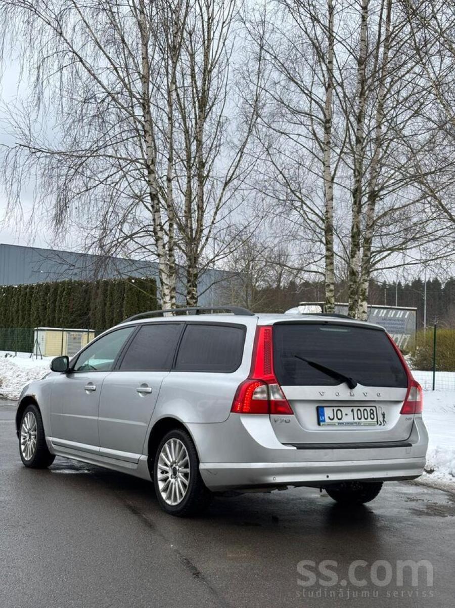 Volvo V70 2008 in Riga, with an engine capacity of 2.40 L and mileage of 342 thousand km for 3100 €, photo 3 on AUTOMOTO.COM.LV