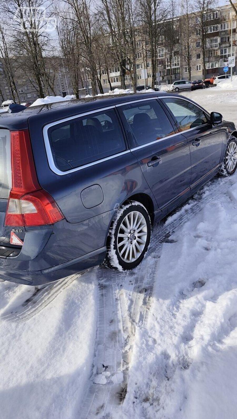Volvo V70 2008 in Klaipeda, with an engine capacity of 2.00 L and mileage of 330 thousand km for 2500 €, photo 4 on AUTOMOTO.COM.LV