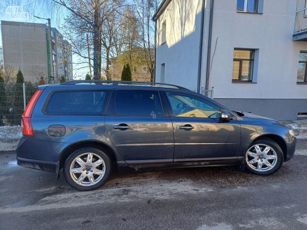Volvo V70 2008 in Kaunas, with an engine capacity of 2.40 L and mileage of 315 thousand km for 2950 €, photo 3 on AUTOMOTO.COM.LV