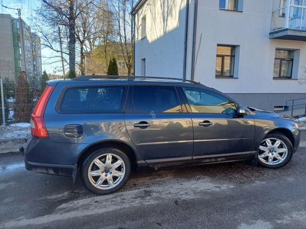 Volvo V70 2008 in Kaunas, with an engine capacity of 2.40 L and mileage of 315 thousand km for 2950 €, photo 7 on AUTOMOTO.COM.LV