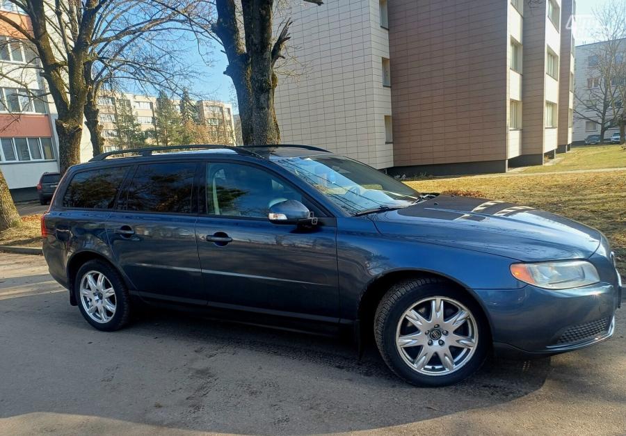 Volvo V70 2008 in Kaunas, with an engine capacity of 2.40 L and mileage of 315 thousand km for 2900 €, photo 6 on AUTOMOTO.COM.LV
