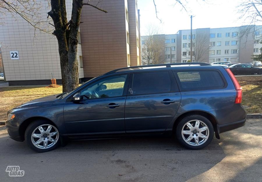 Volvo V70 2008 in Kaunas, with an engine capacity of 2.40 L and mileage of 315 thousand km for 2900 €, photo 8 on AUTOMOTO.COM.LV