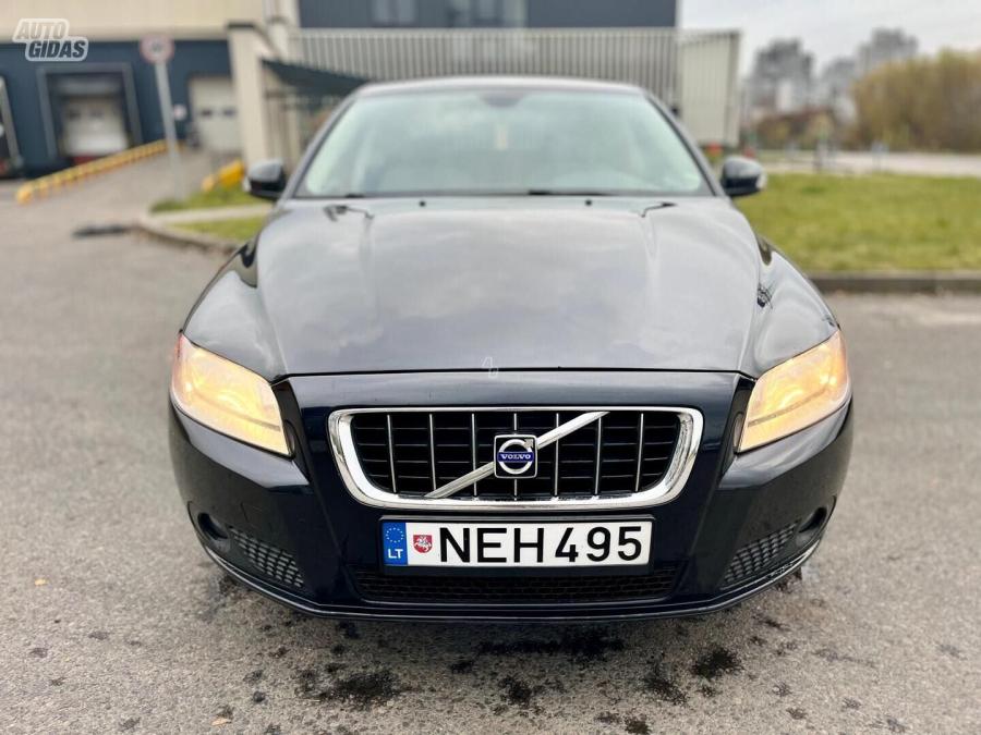 Volvo V70 2008 in Vilnius, with an engine capacity of 2.40 L and mileage of 295 thousand km for 4500 €, photo 2 on AUTOMOTO.COM.LV