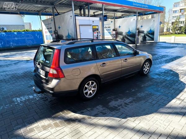 Volvo V70 2008 in Kaunas, with an engine capacity of 2.40 L and mileage of 375 thousand km for 1590 €, photo 5 on AUTOMOTO.COM.LV