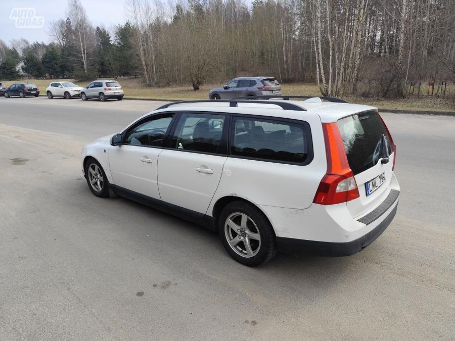 Volvo V70 2008 in Vilnius, with an engine capacity of 2.00 L and mileage of 323 thousand km for 1050 €, photo 1 on AUTOMOTO.COM.LV