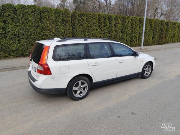 Volvo V70 2008 in Vilnius, with an engine capacity of 2.00 L and mileage of 323 thousand km for 990 €, photo 4 on AUTOMOTO.COM.LV