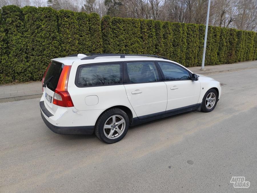 Volvo V70 2008 in Vilnius, with an engine capacity of 2.00 L and mileage of 323 thousand km for 990 €, photo 5 on AUTOMOTO.COM.LV
