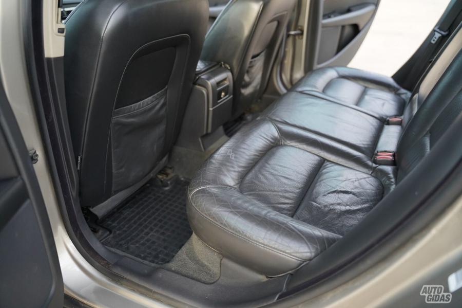 Volvo V70 2008 in Vilkaviskis, with an engine capacity of 2.00 L and mileage of 304 thousand km for 2800 €, photo 15 on AUTOMOTO.COM.LV