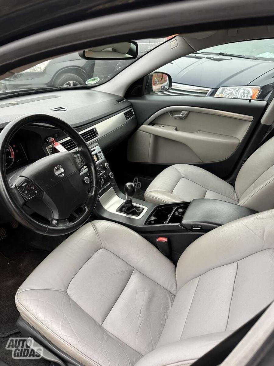 Volvo V70 2008 Pabradė, ar dzinēja tilpumu 2.40 L un nobraukumu 290 tūkst. km par 4950 €, foto 15 vietnē AUTOMOTO.COM.LV