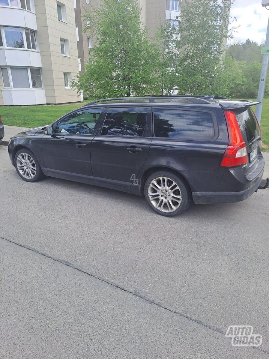 Volvo V70 2008 in Vilnius, with an engine capacity of 2.40 L and mileage of 289 thousand km for 2900 €, photo 3 on AUTOMOTO.COM.LV