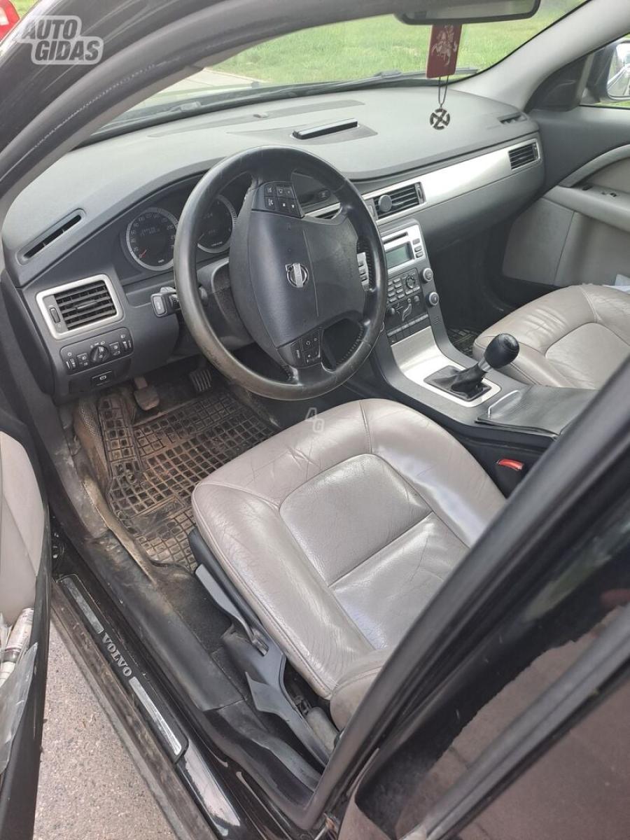 Volvo V70 2008 in Vilnius, with an engine capacity of 2.40 L and mileage of 289 thousand km for 2900 €, photo 7 on AUTOMOTO.COM.LV