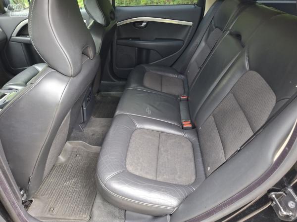Volvo V70 2008 in Ukmerge, with an engine capacity of 2.40 L and mileage of 295 thousand km for 3750 €, photo 6 on AUTOMOTO.COM.LV