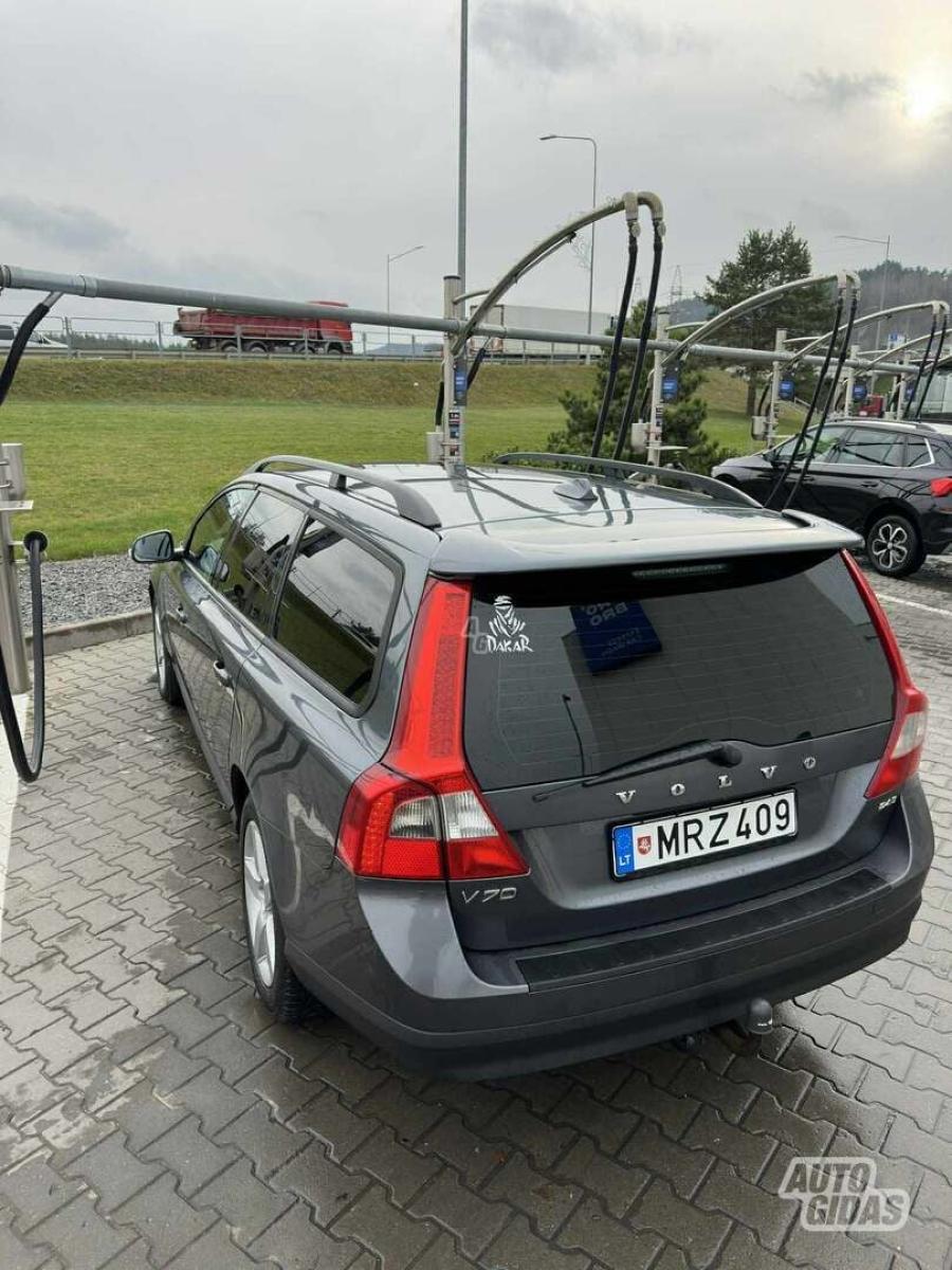 Volvo V70 2008 in Vilnius, with an engine capacity of 2.40 L and mileage of 517 thousand km for 1680 €, photo 5 on AUTOMOTO.COM.LV