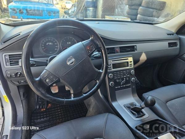 Volvo V70 2008 in Riga, with an engine capacity of 2.40 L and mileage of 0 thousand km for 3900 €, photo 2 on AUTOMOTO.COM.LV