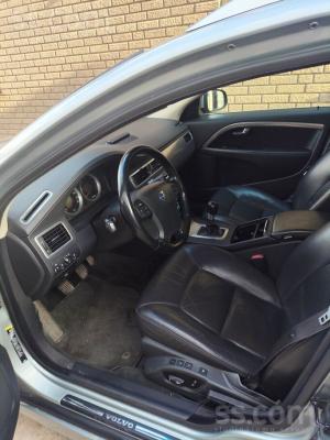 Volvo V70 2008 Rēzekne, ar dzinēja tilpumu 2.00 L un nobraukumu 316 tūkst. km par 4600 €, foto 10 vietnē AUTOMOTO.COM.LV