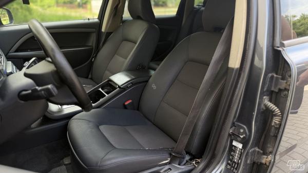 Volvo V70 2008 in Vilnius, with an engine capacity of 2.40 L and mileage of 518 thousand km for 1650 €, photo 9 on AUTOMOTO.COM.LV