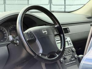 Volvo V70 2008 in Vilnius, with an engine capacity of 2.00 L and mileage of 350 thousand km for 2750 €, photo 12 on AUTOMOTO.COM.LV