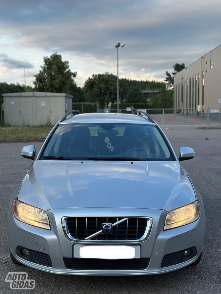 Volvo V70 2008 in Vilnius, with an engine capacity of 2.40 L and mileage of 367 thousand km for 3500 €, photo 3 on AUTOMOTO.COM.LV