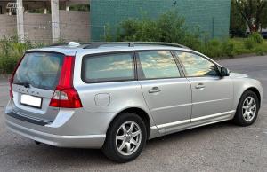 Volvo V70 2008 in Vilnius, with an engine capacity of 2.40 L and mileage of 367 thousand km for 3500 €, photo 6 on AUTOMOTO.COM.LV