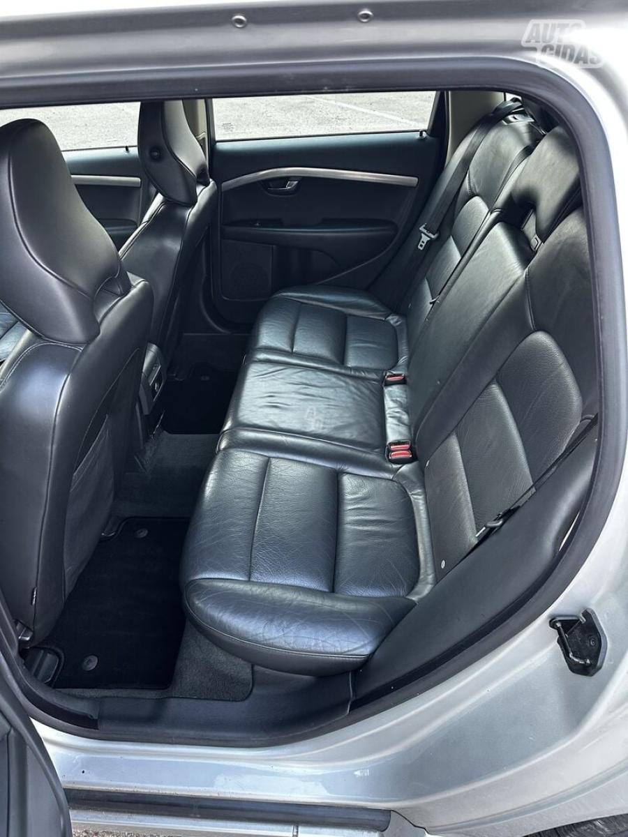 Volvo V70 2008 in Vilnius, with an engine capacity of 2.40 L and mileage of 367 thousand km for 3500 €, photo 11 on AUTOMOTO.COM.LV