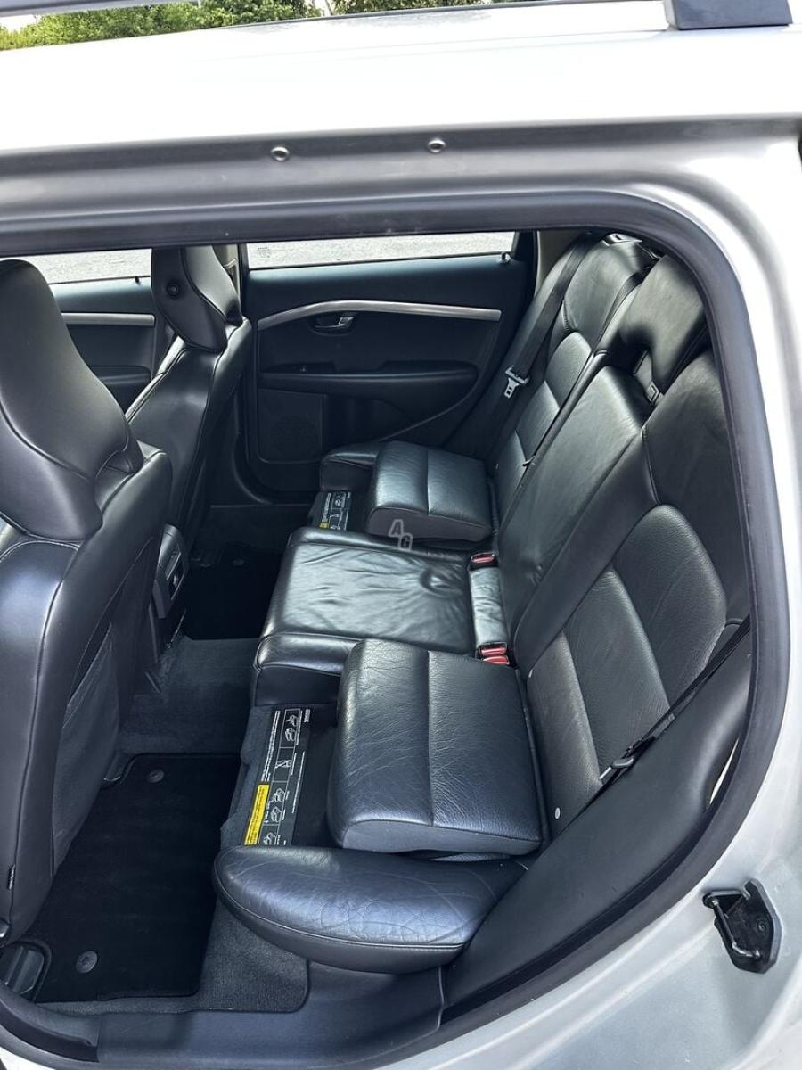 Volvo V70 2008 in Vilnius, with an engine capacity of 2.40 L and mileage of 367 thousand km for 3500 €, photo 12 on AUTOMOTO.COM.LV