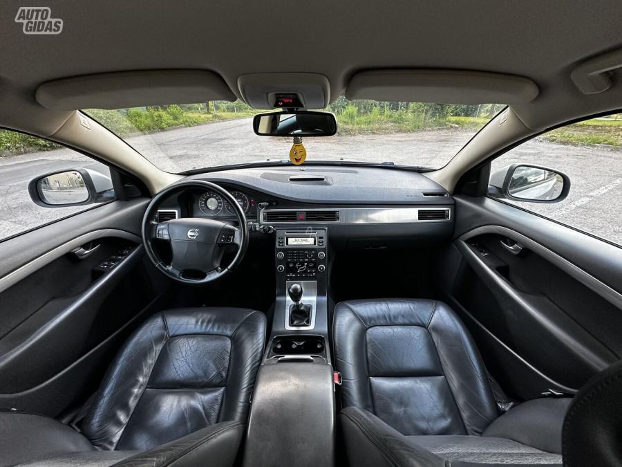 Volvo V70 2008 in Vilnius, with an engine capacity of 2.40 L and mileage of 367 thousand km for 3500 €, photo 15 on AUTOMOTO.COM.LV
