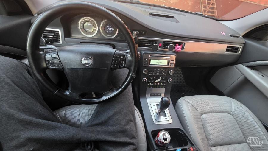 Volvo V70 2008 in Kupiskis, with an engine capacity of 2.40 L and mileage of 465 thousand km for 3800 €, photo 9 on AUTOMOTO.COM.LV