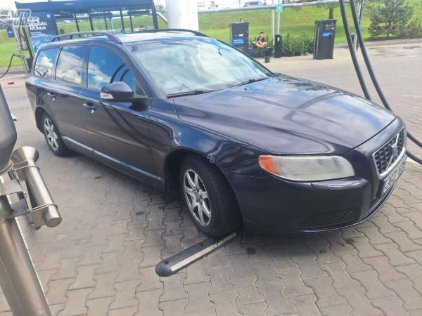 Volvo V70 2008 in Vilnius, with an engine capacity of 2.50 L and mileage of 400 thousand km for 1700 €, photo 1 on AUTOMOTO.COM.LV