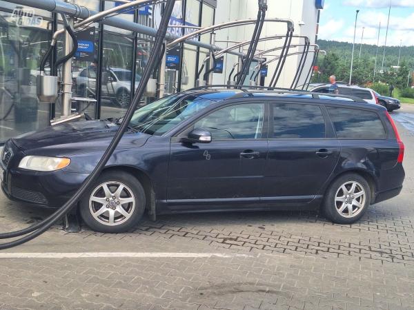 Volvo V70 2008 in Vilnius, with an engine capacity of 2.50 L and mileage of 400 thousand km for 1700 €, photo 2 on AUTOMOTO.COM.LV