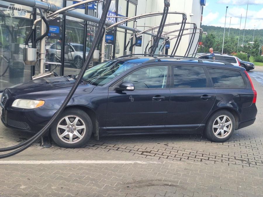 Volvo V70 2008 Viļņa, ar dzinēja tilpumu 2.50 L un nobraukumu 400 tūkst. km par 1700 €, foto 3 vietnē AUTOMOTO.COM.LV