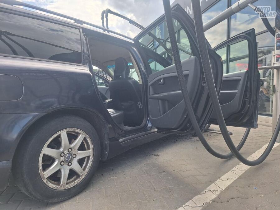 Volvo V70 2008 Viļņa, ar dzinēja tilpumu 2.50 L un nobraukumu 400 tūkst. km par 1700 €, foto 9 vietnē AUTOMOTO.COM.LV