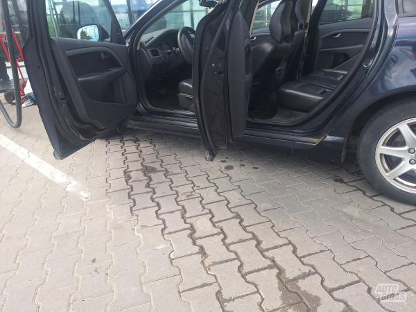 Volvo V70 2008 in Vilnius, with an engine capacity of 2.50 L and mileage of 400 thousand km for 1700 €, photo 9 on AUTOMOTO.COM.LV