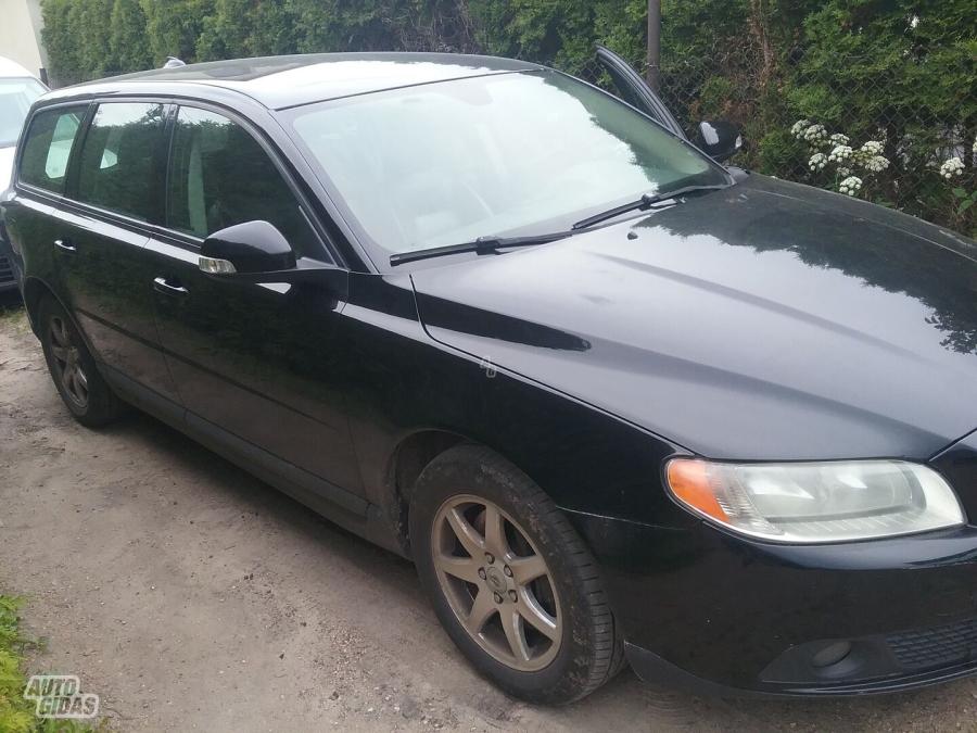 Volvo V70 2008 in Vilnius, with an engine capacity of 2.40 L and mileage of 286 thousand km for 1700 €, photo 3 on AUTOMOTO.COM.LV
