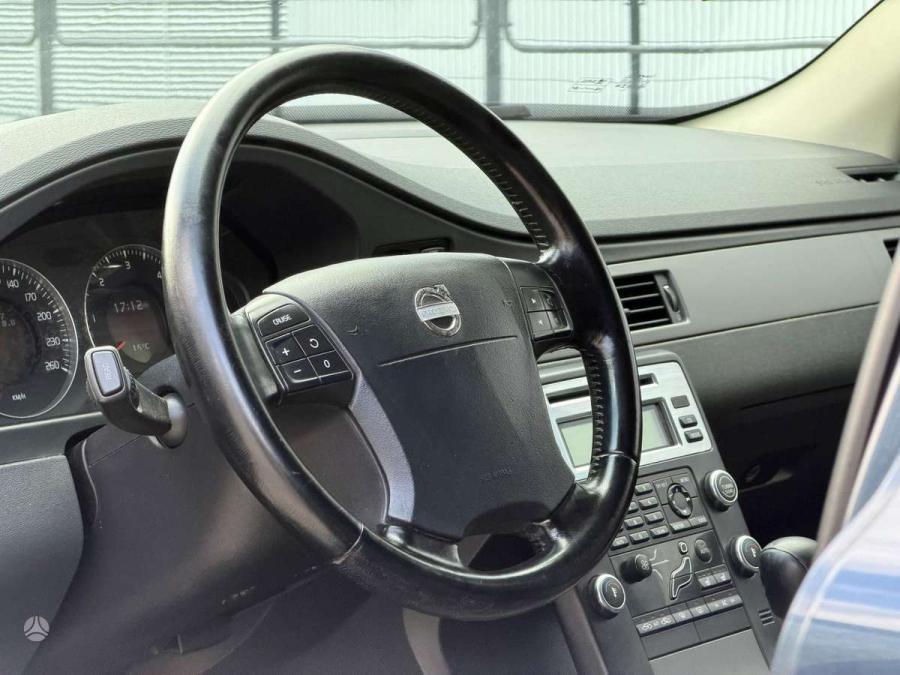 Volvo V70 2008 in Vilnius, with an engine capacity of 2.00 L and mileage of 350 thousand km for 2650 €, photo 22 on AUTOMOTO.COM.LV